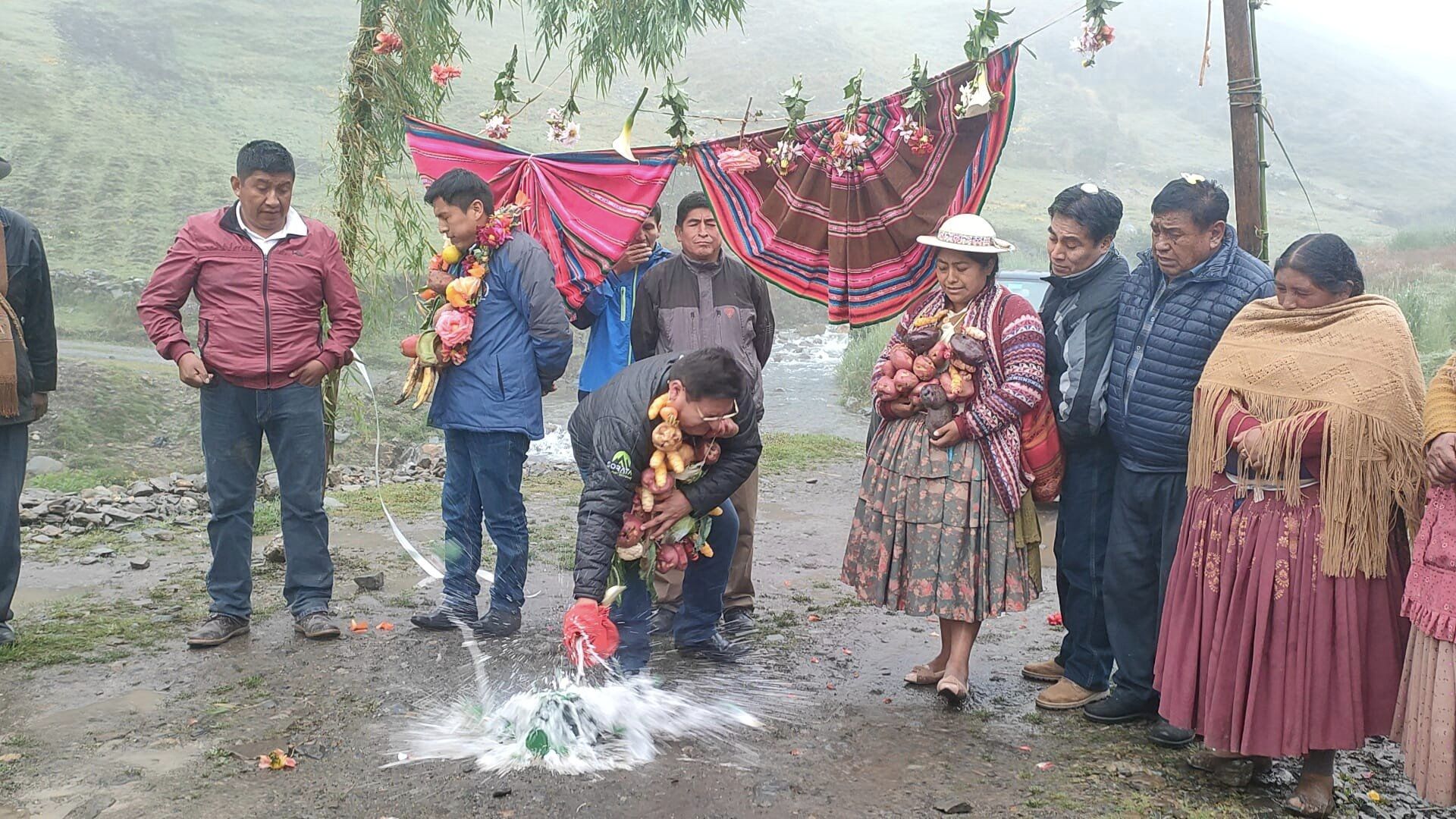 Alcalde inauguró centro de Capacitación y mejoramiento de su cancha de ...